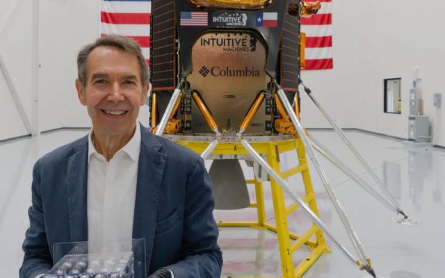 Jeff Koons Sends Sculptures to the Moon and More News | Art & Object