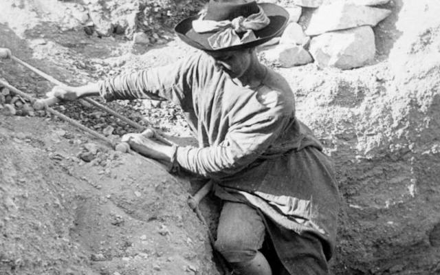 5 Pioneering Women in Archaeology | Art & Object